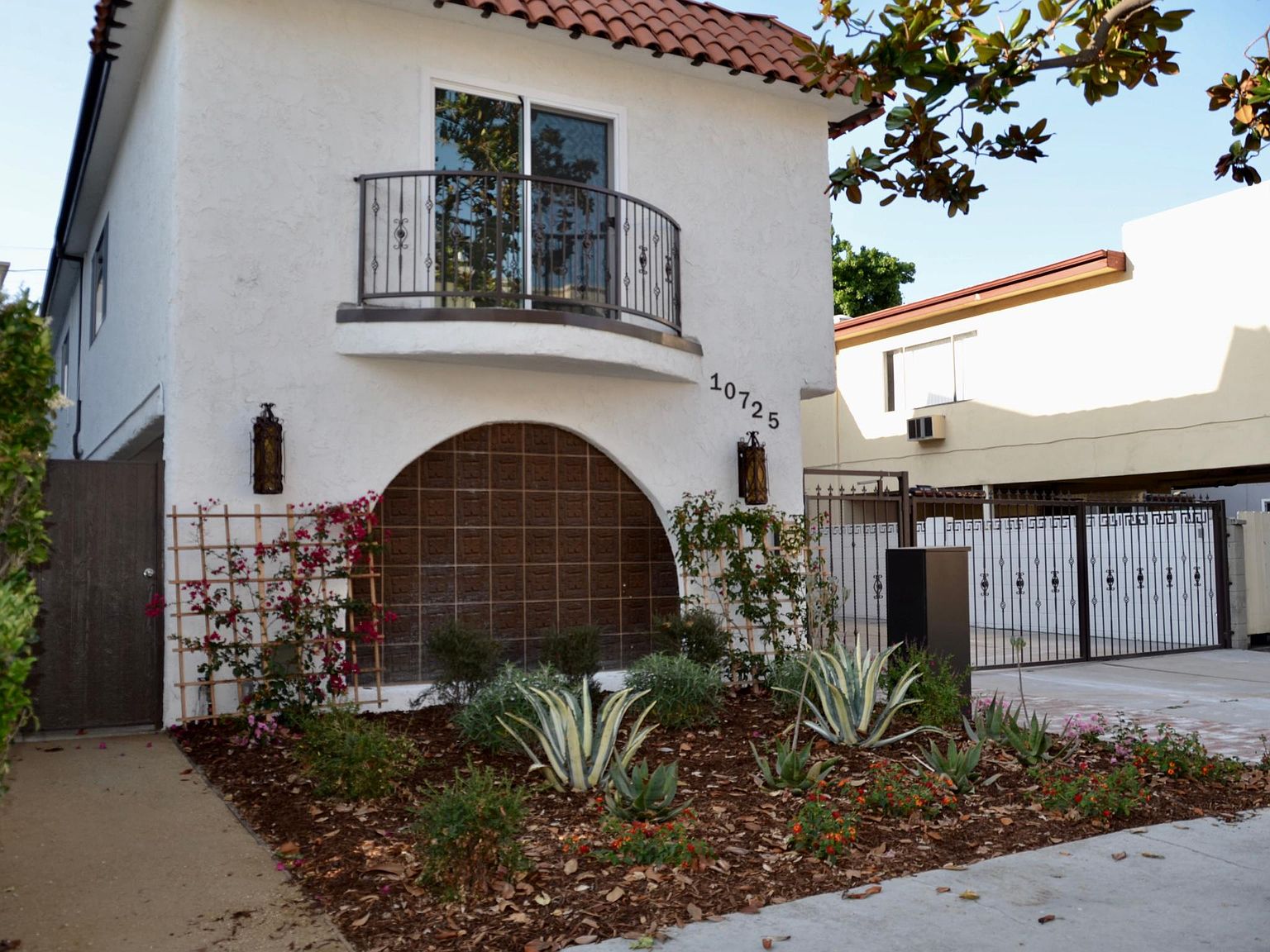 10725 Bloomfield St APT 4, Toluca Lake, CA 91602 | Zillow