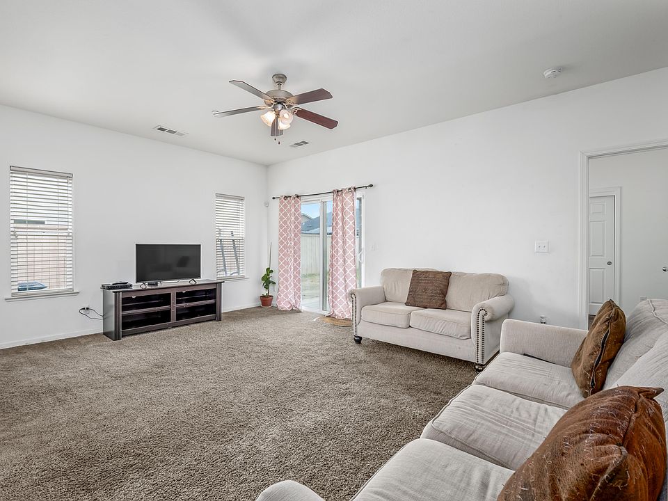 8604 Foothill Avenue, Parlier, CA 93648 | Zillow