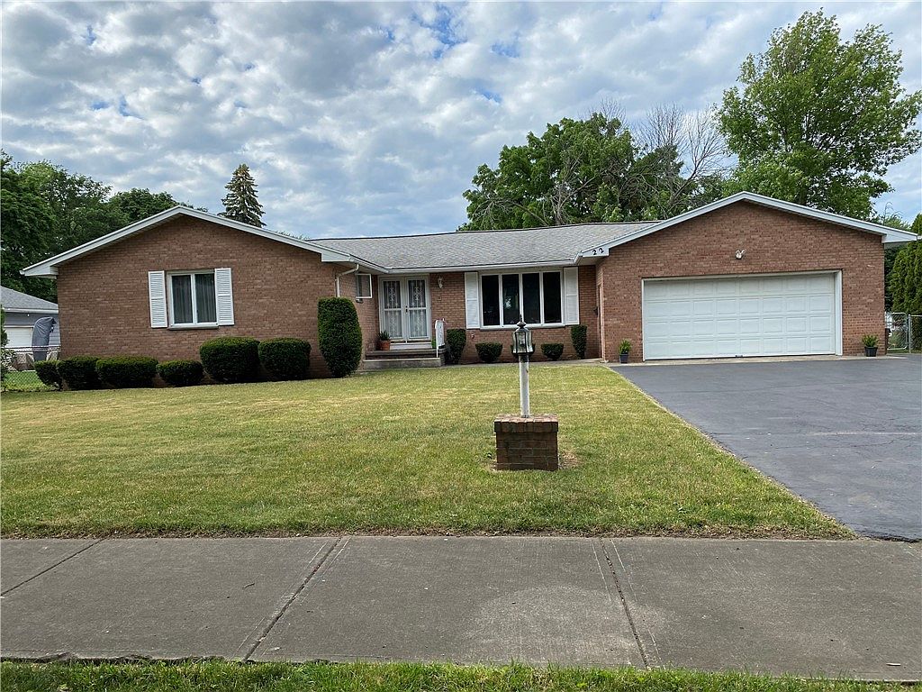 22 Airinton Dr, Rochester, NY 14622 | Zillow