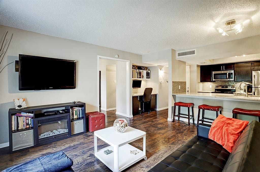 2818 S Bartell Dr APT 13, Houston, TX 77054 | MLS #68297623 | Zillow