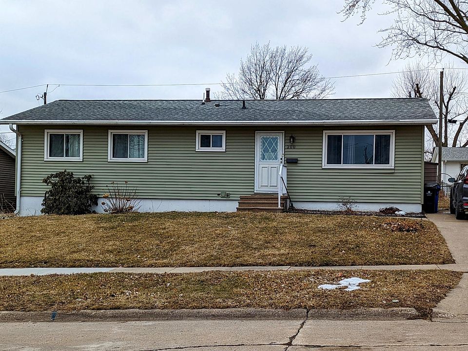 200 Alma Dr NW, Cedar Rapids, IA 52405 | Zillow