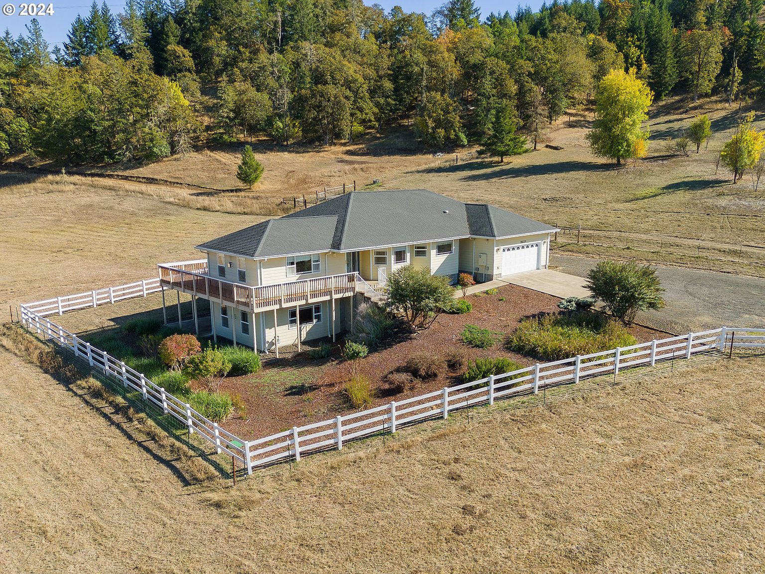 18235 Dixonville Rd, Roseburg, OR 97470 | MLS #24688666 | Zillow