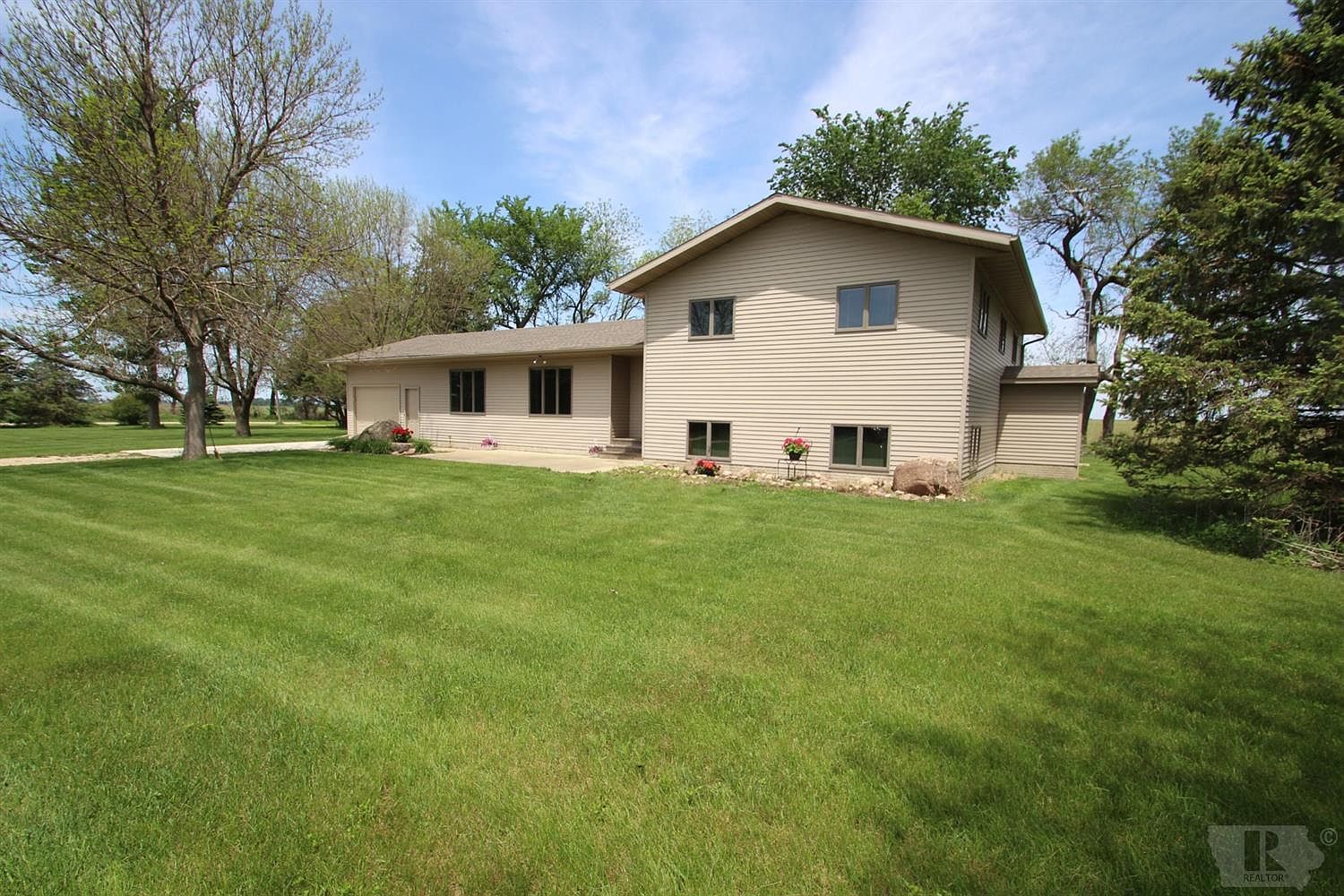 2139 Wren Ave, Dougherty, IA 50433 | Zillow