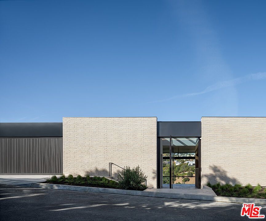 1410 Tanager Way, Los Angeles, CA 90069 | MLS #22-156179 | Zillow