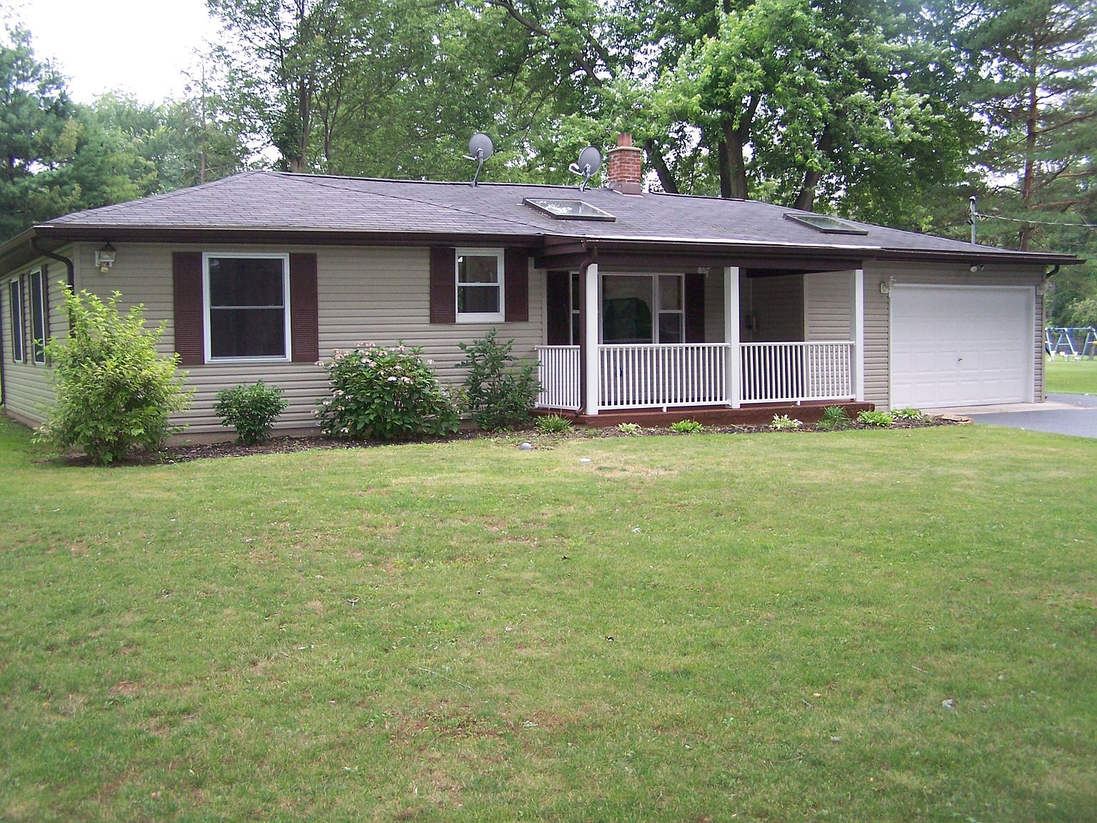 655 Sturgeon Point Rd, Derby, NY 14047 | Zillow