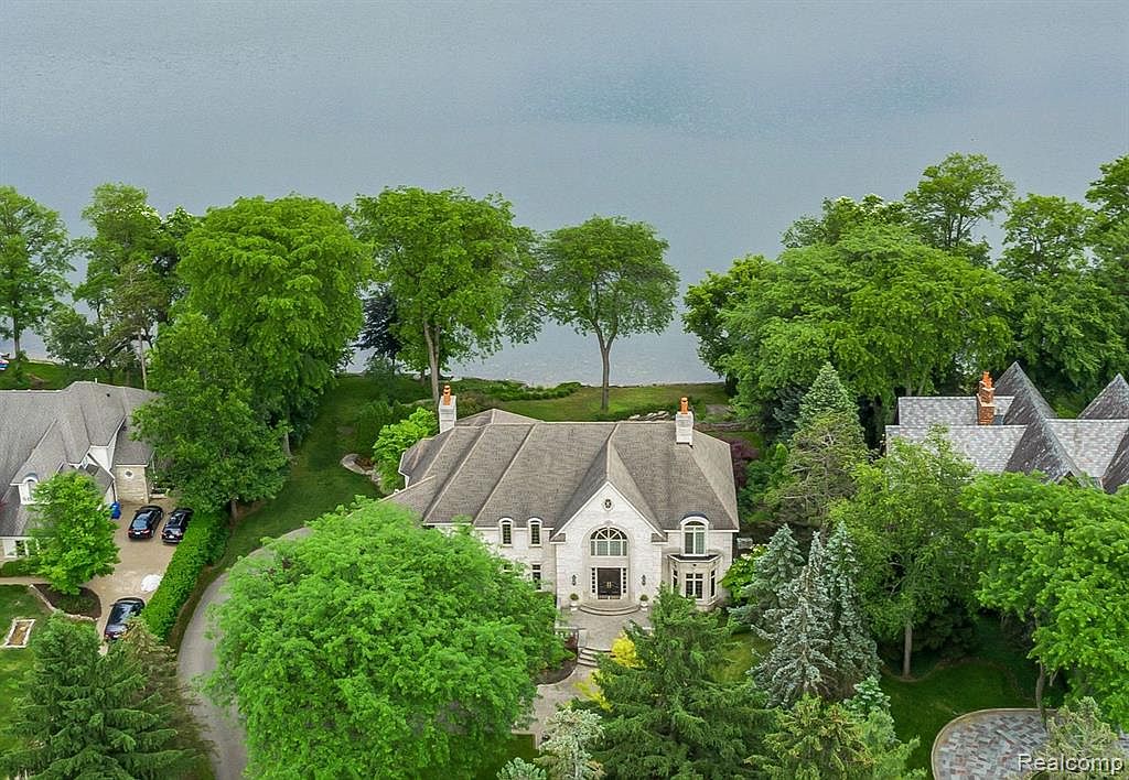 5643 Lake Ridge Dr, Brighton, MI 48116 | Zillow