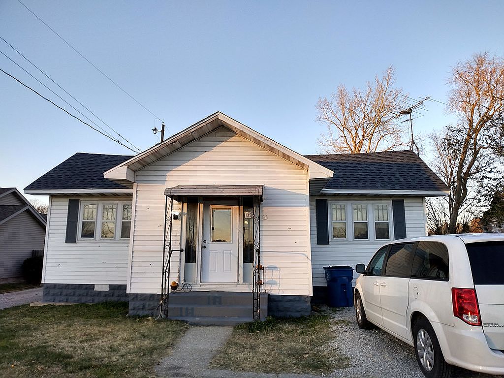 139 W 1st South St, Richview, IL 62877 | Zillow