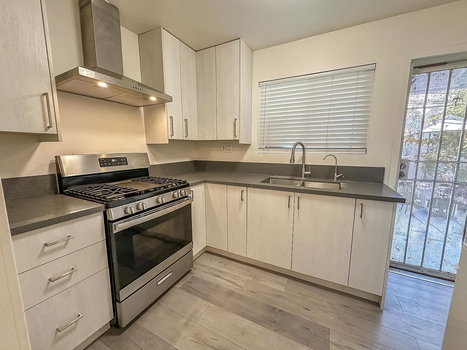 704 N Kenilworth Ave, Glendale, CA 91203 | Zillow