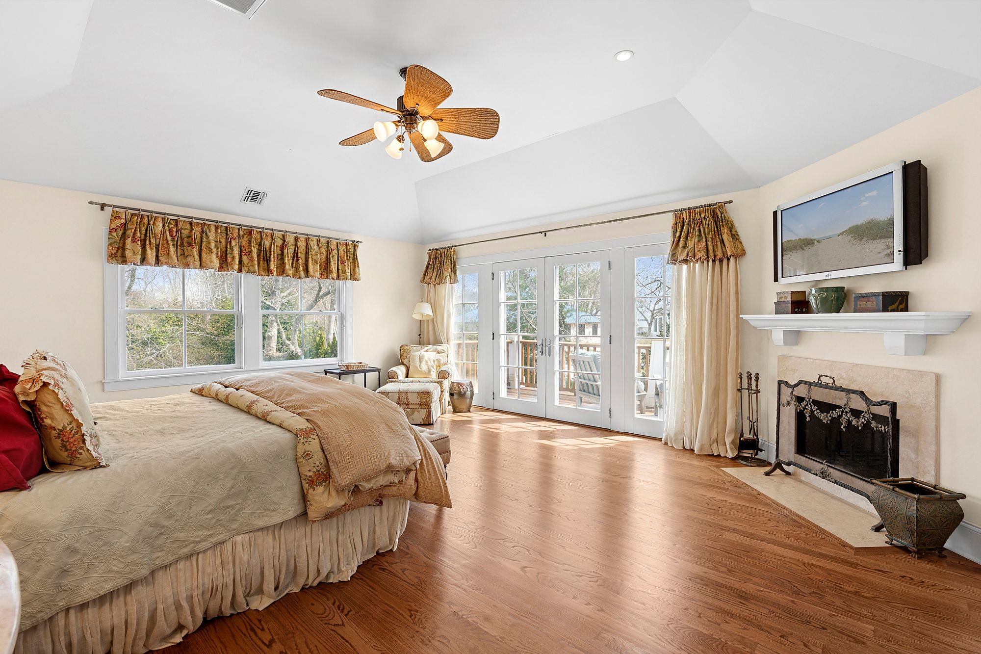 179 Bay Ave E, Hampton Bays, NY 11946 | Out East