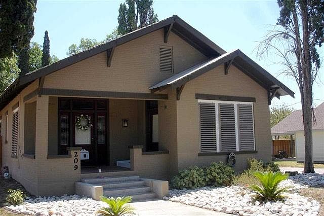 209 Spring St, Del Rio, TX 78840 | Zillow