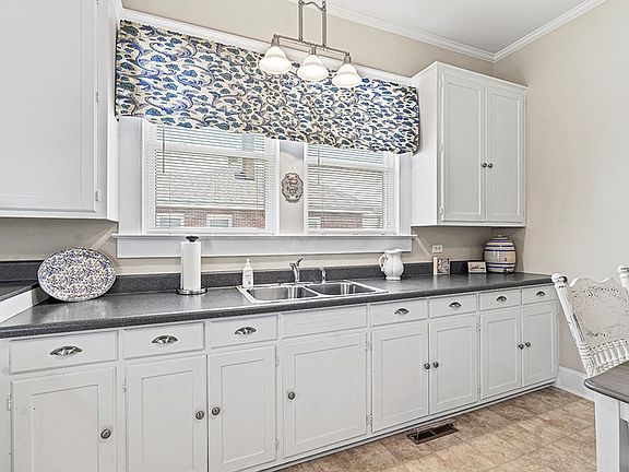 404 Stevens Ave, Greenwood, SC 29646 | Zillow