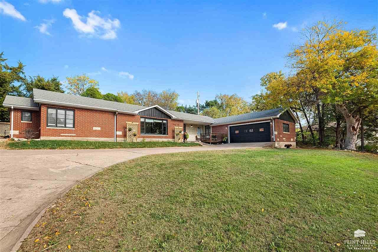 2010 Anderson Ave, Manhattan, KS 66502 | MLS #20232766 | Zillow
