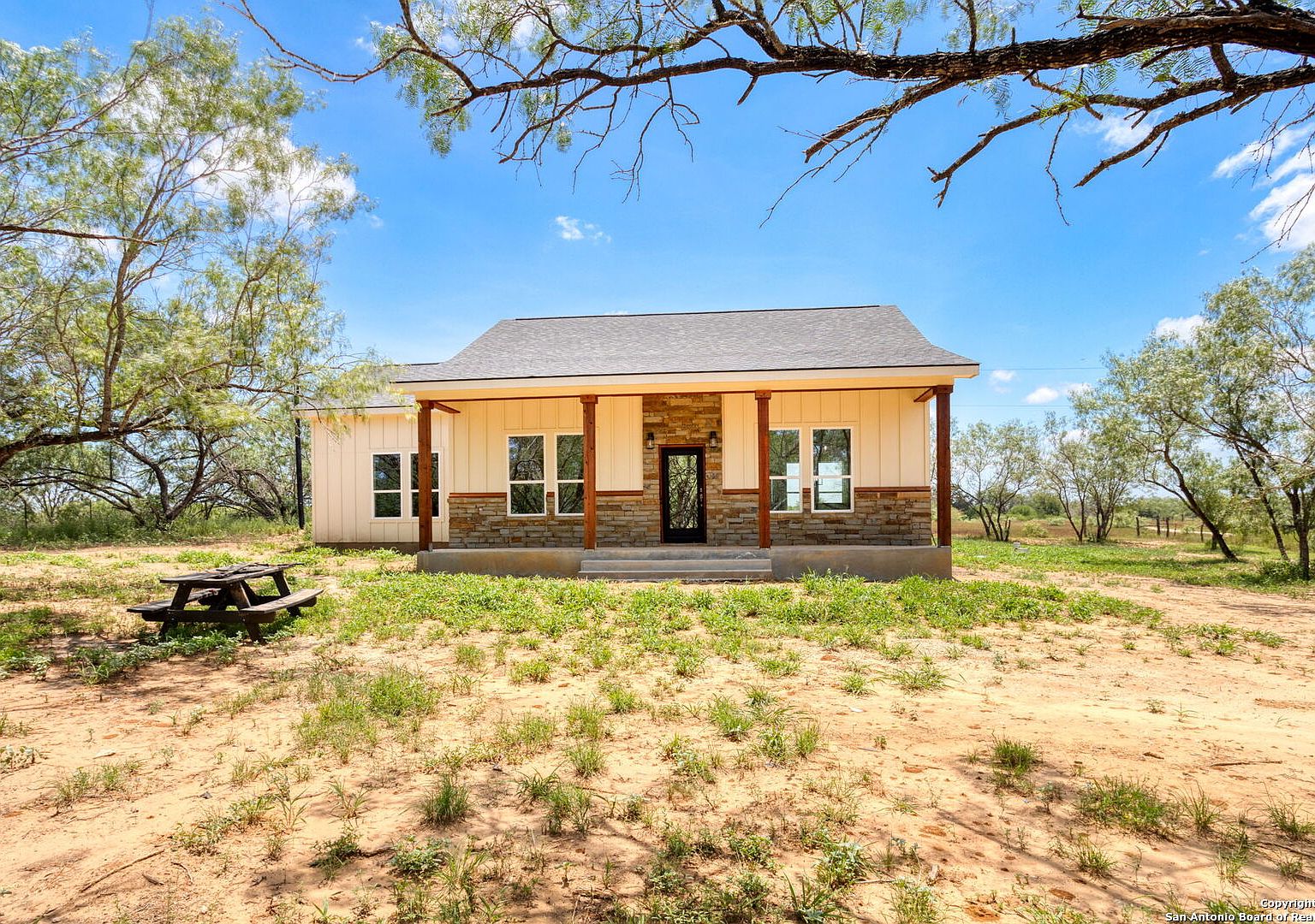255 COUNTY ROAD 146, Floresville, TX 78114 | MLS #1788872 | Zillow