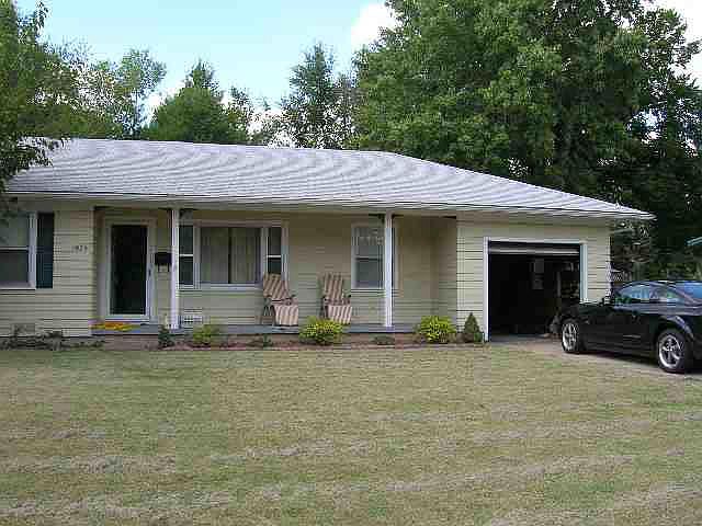 1923 Robbins St, Augusta, KS 67010 | Zillow