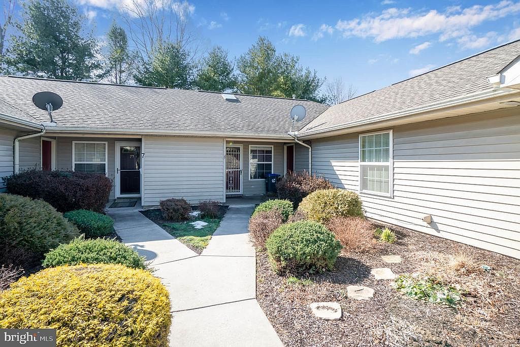 6 Eastwick Ln, Carlisle, PA 17015 | Zillow