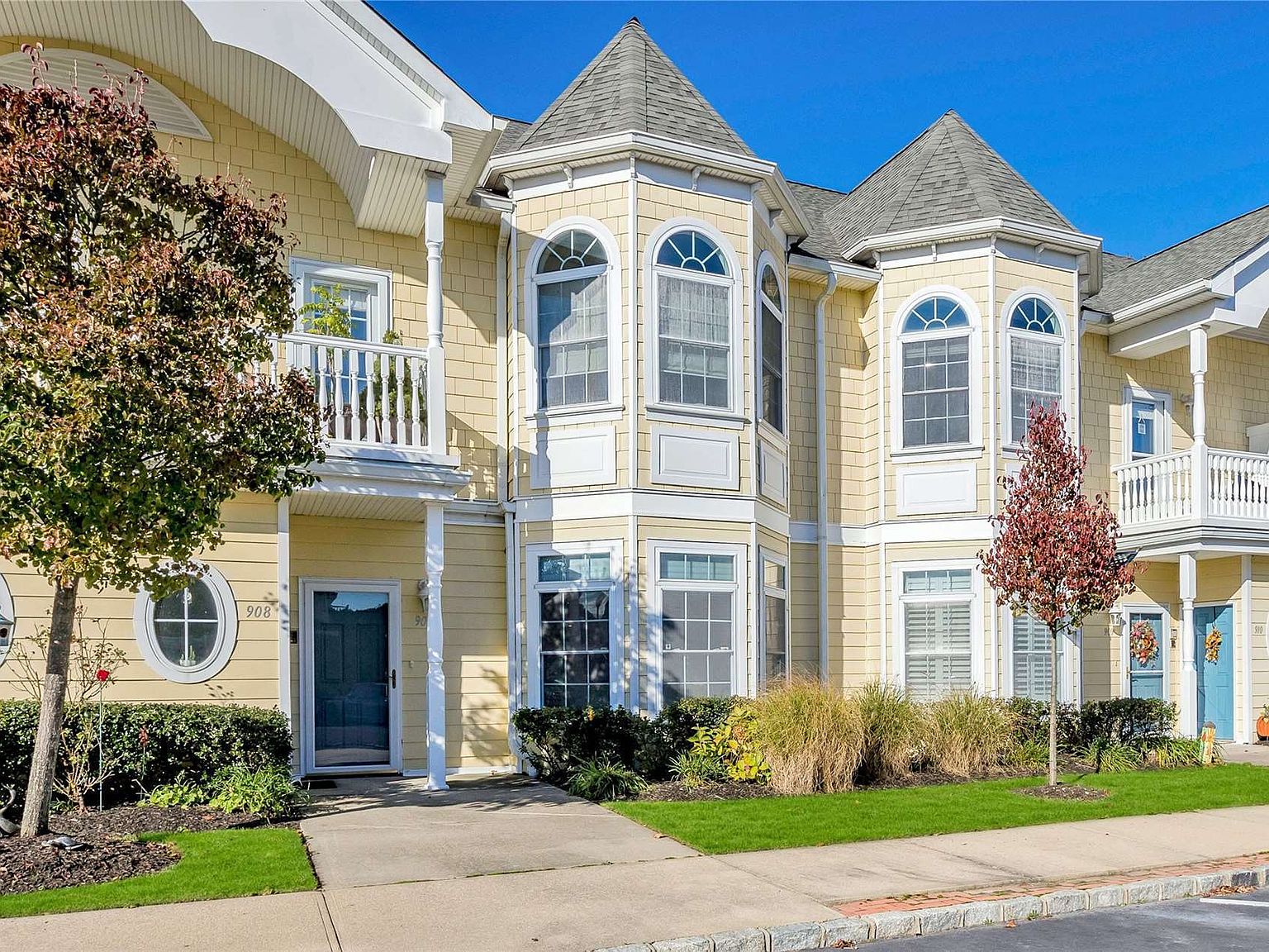 907 Emily Drive UNIT 907, Patchogue, NY 11772 | Zillow