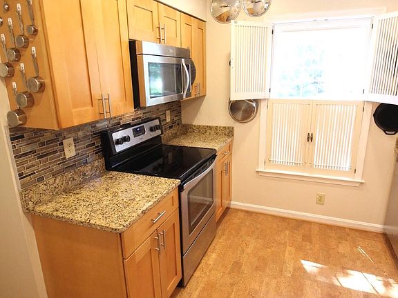 308 Locust St SE #24, Vienna, VA 22180 | Zillow