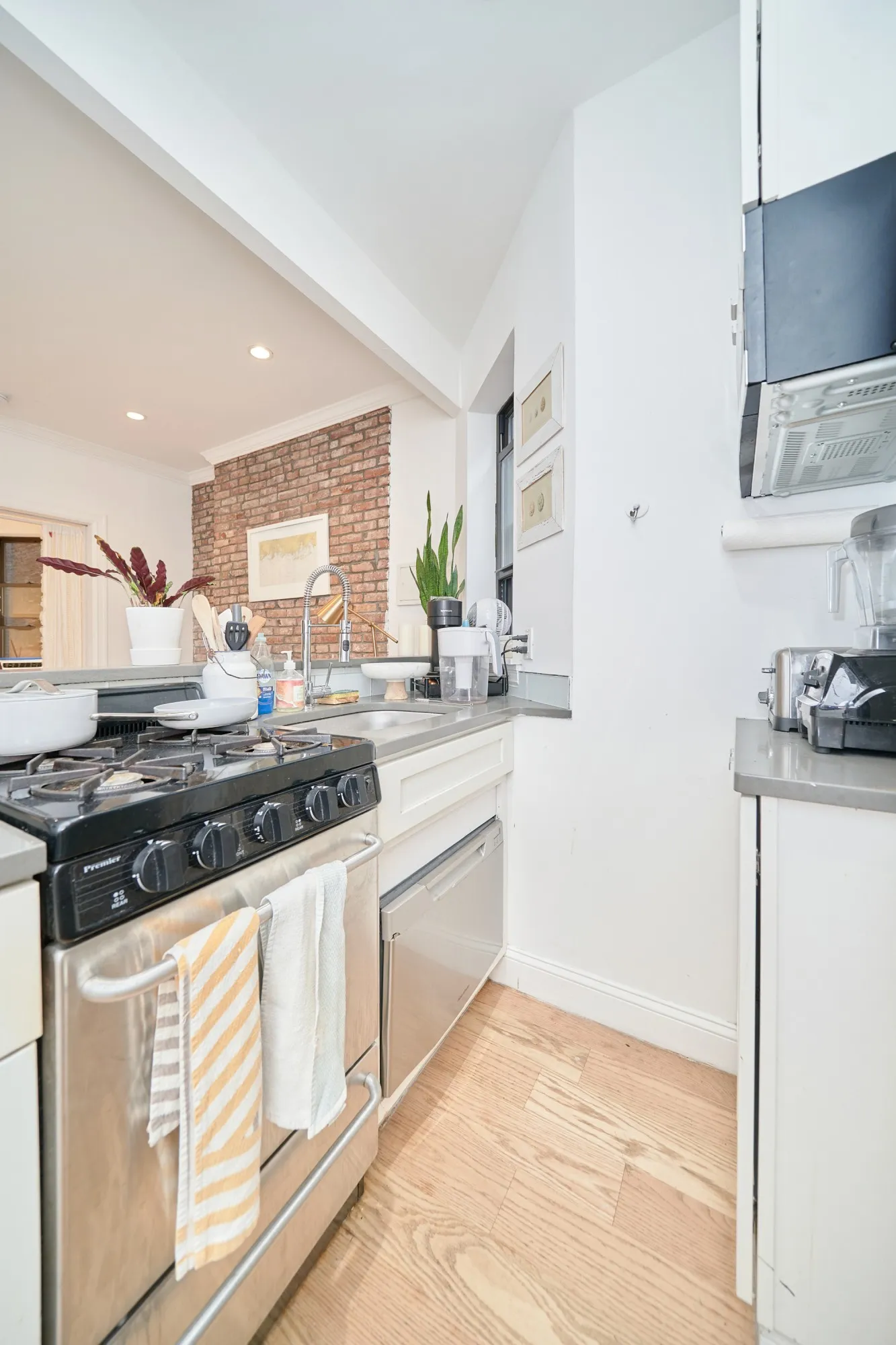 325 East 83rd Street #3C in Yorkville, Manhattan | StreetEasy