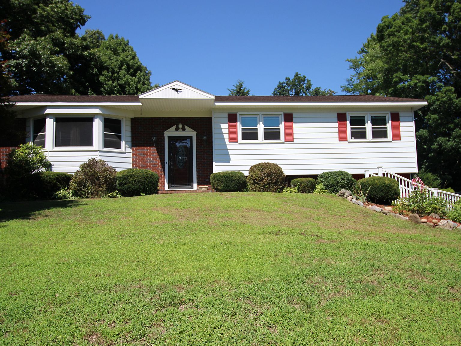 16 Robin Ln, Waterford, NY 12188 | Zillow