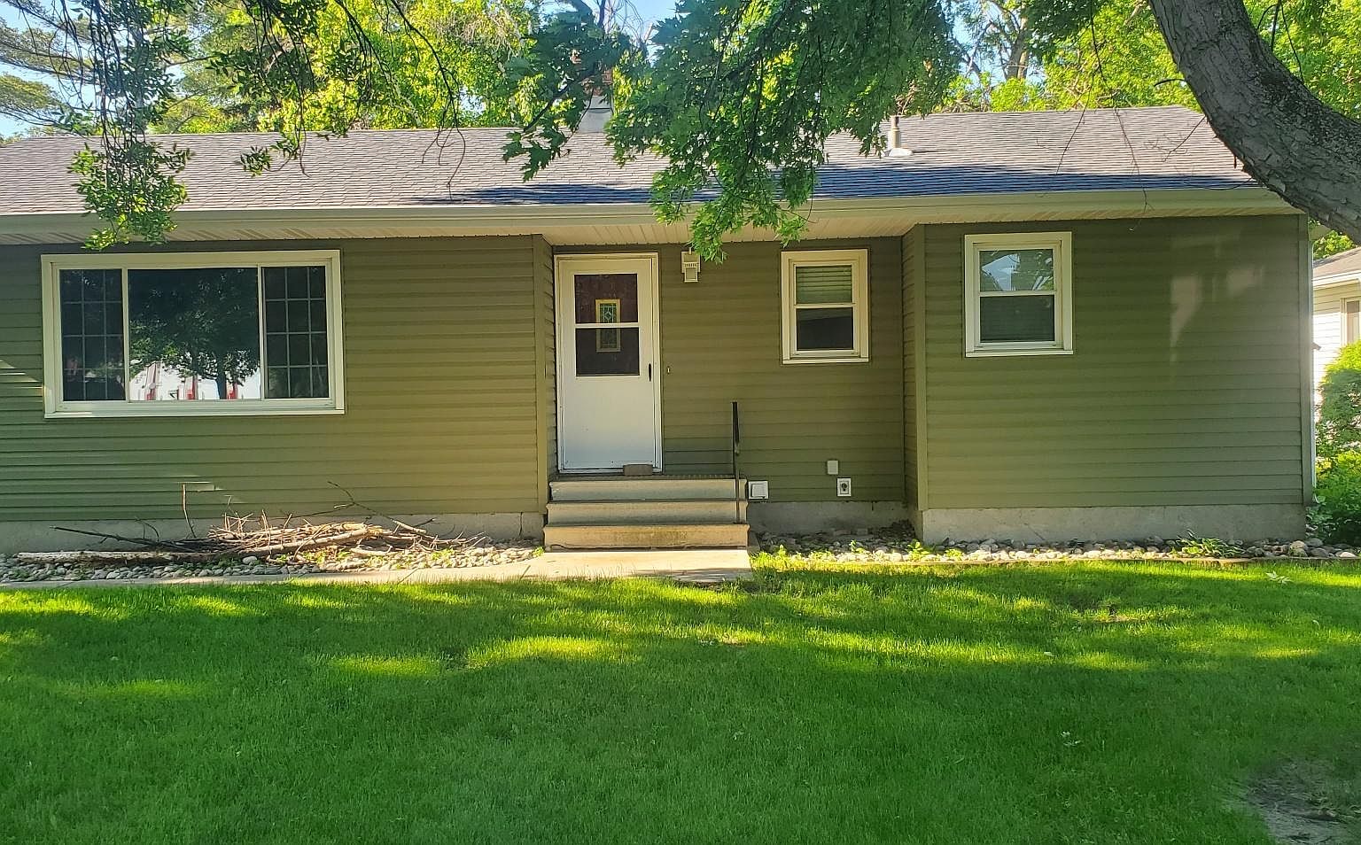 207 Main St, Sabin, MN 56580 | Zillow