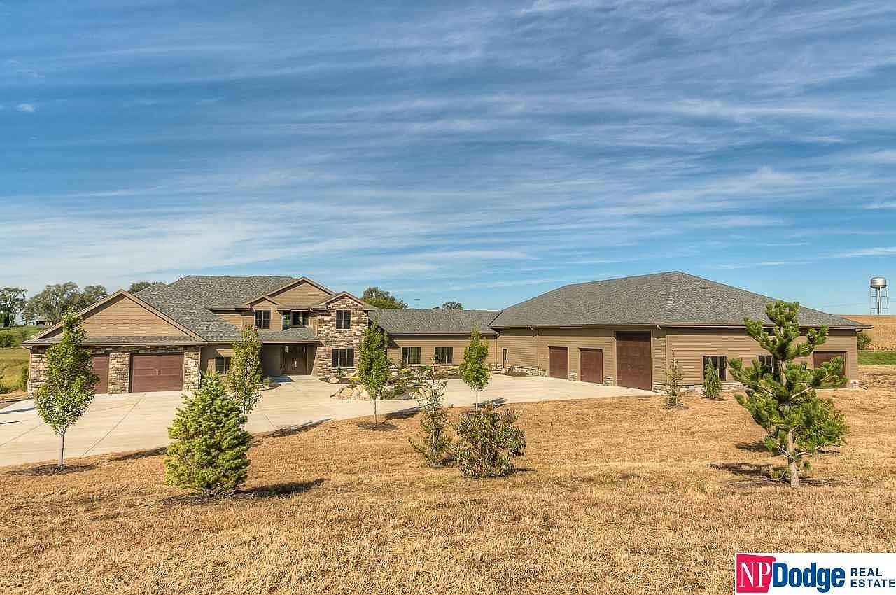 15682 Chasemore Dr, Plattsmouth, NE 68048 | Zillow