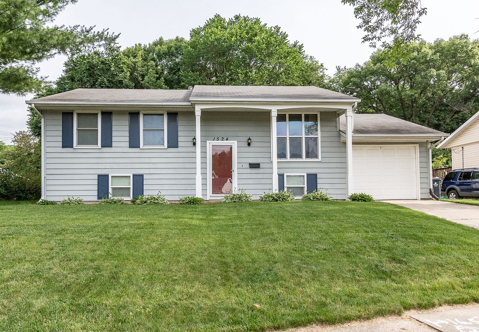 1524 Pawnee Dr NW, Cedar Rapids, IA 52405 | Zillow