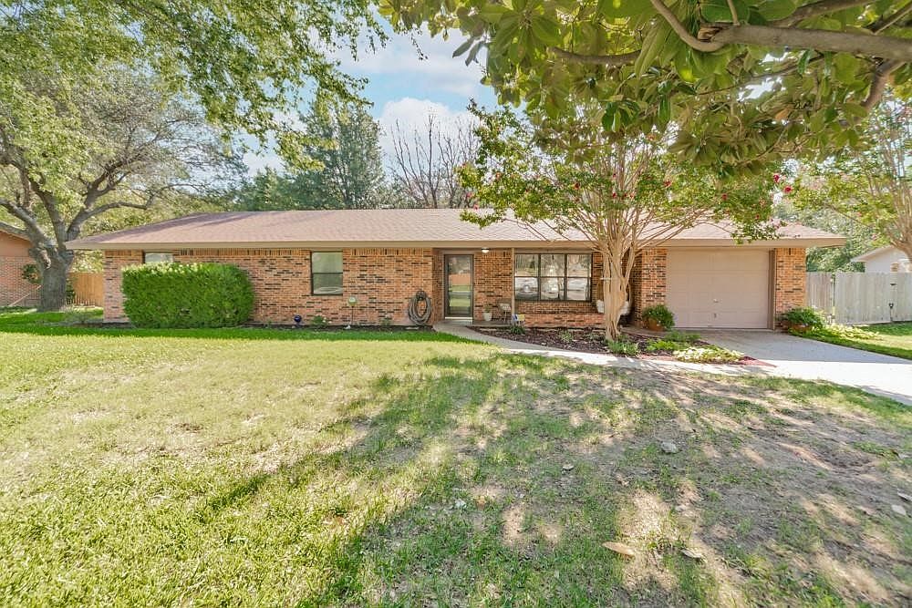 2609 S Lipsey St, Decatur, TX 76234 | Zillow