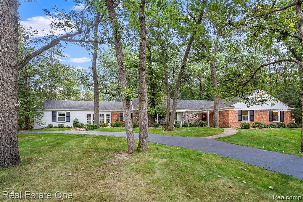 851 Peach Tree Ln, Rochester Hills, MI 48306 | MLS #20230076484 | Zillow