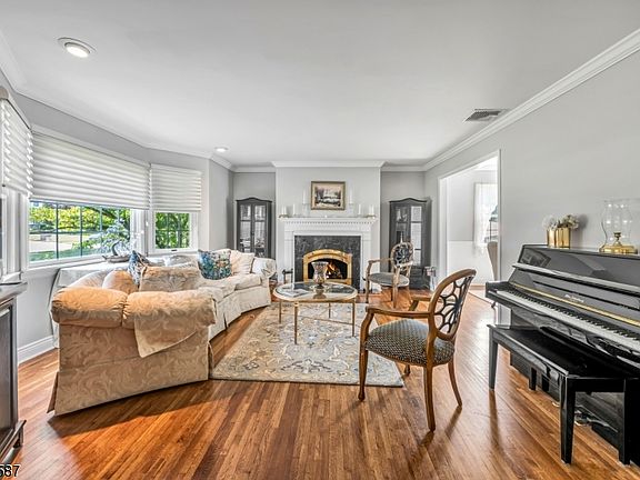 2 Knox Ter, Totowa, NJ 07512 | Zillow