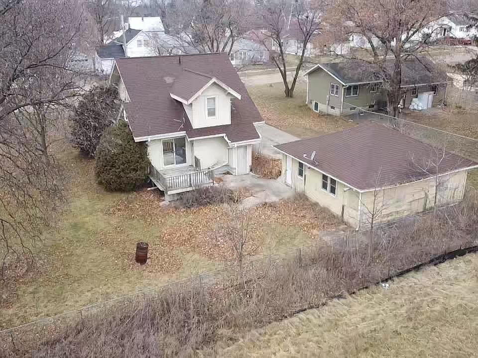 708 Chicago St, Sumner, IA 50674 | Zillow