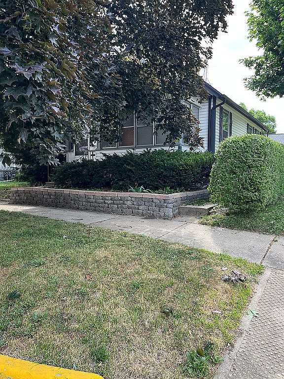 852 Bowditch Ave, Aurora, IL 60506 | Zillow