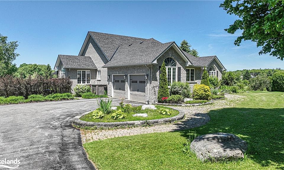 1273 Hawk Ridge Cres, Severn, ON L3V 0Y6 | MLS #40596012 | Zillow