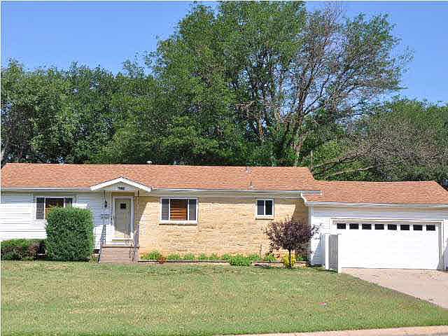 2005 Robbins St, Augusta, KS 67010 | Zillow