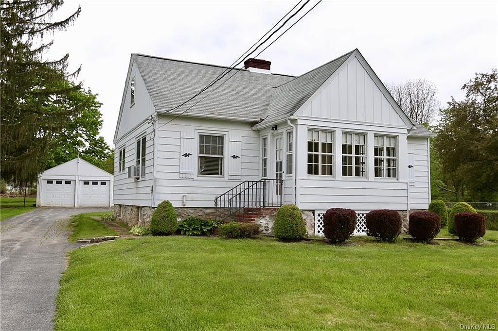 19 Thomas Ave, Poughkeepsie, NY 12603 | Zillow