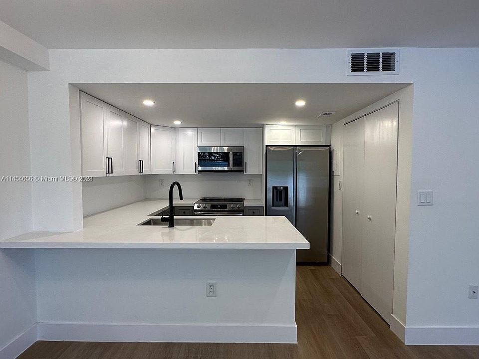 Gables Point Condominiums - 6865 SW 45th Ln Miami FL | Zillow