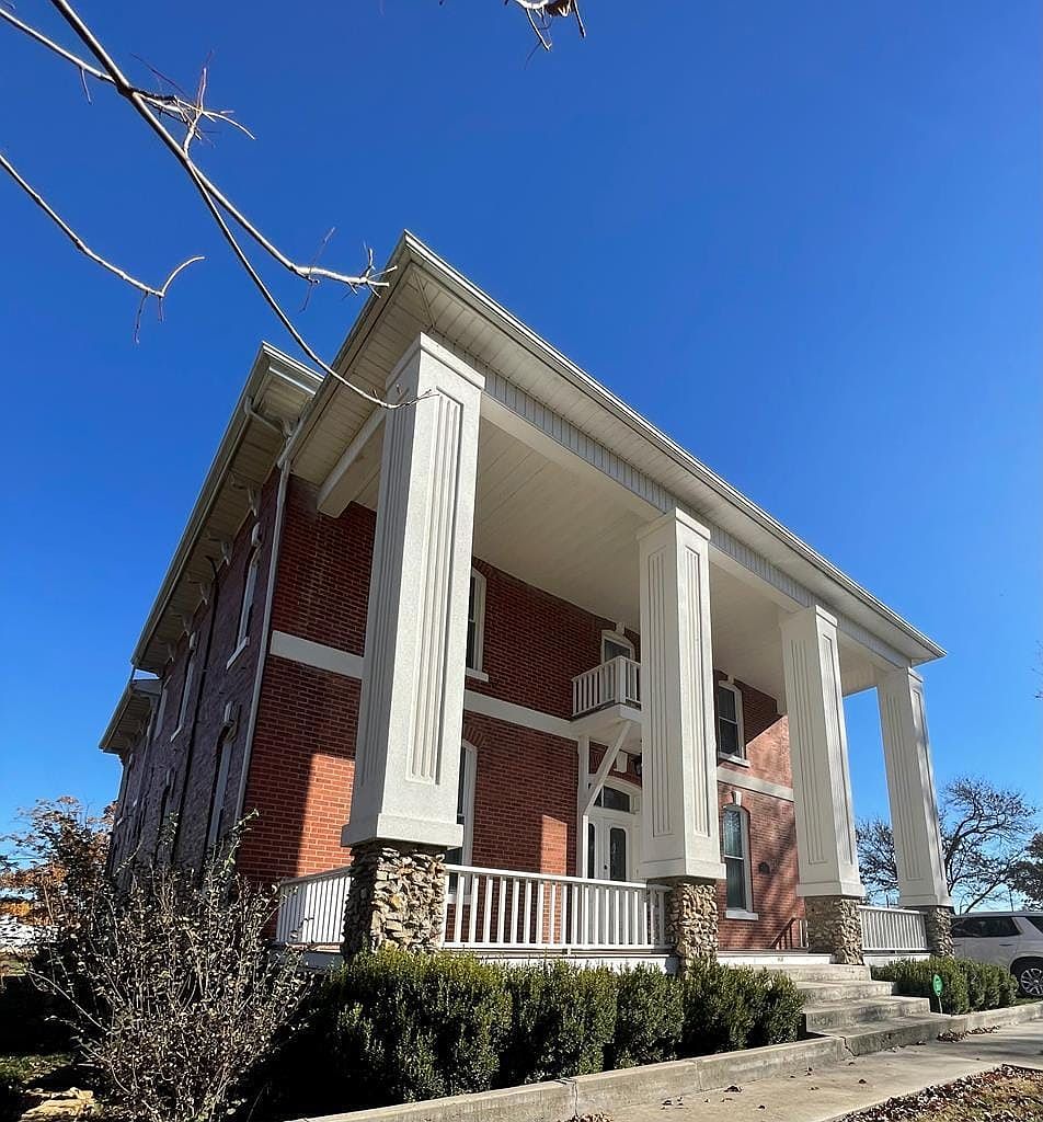 910 Ohio St, Oswego, KS 67356 | Zillow