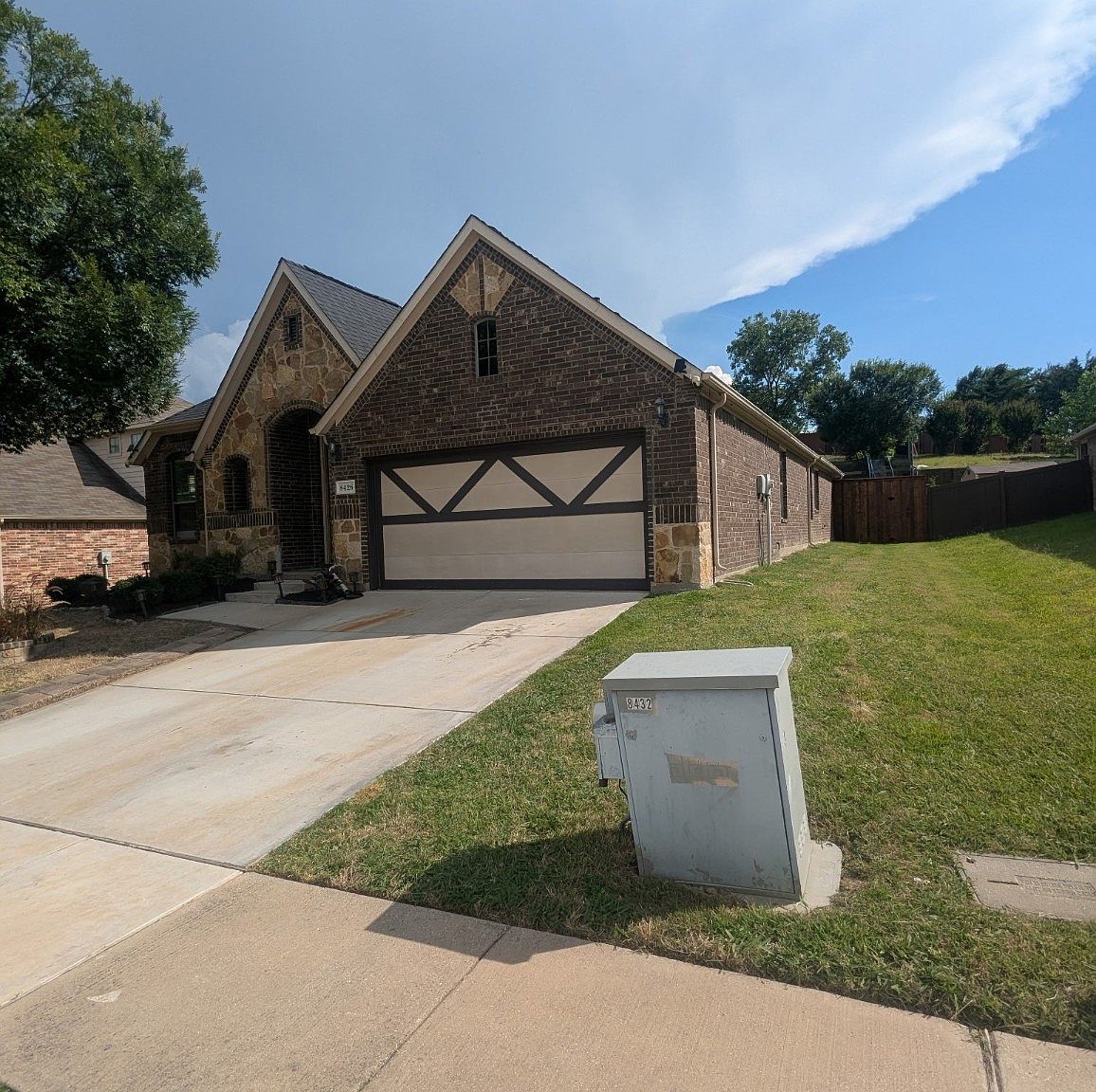 8426 Grandvista Ln, Dallas, TX 75249 | MLS #20975958 | Zillow
