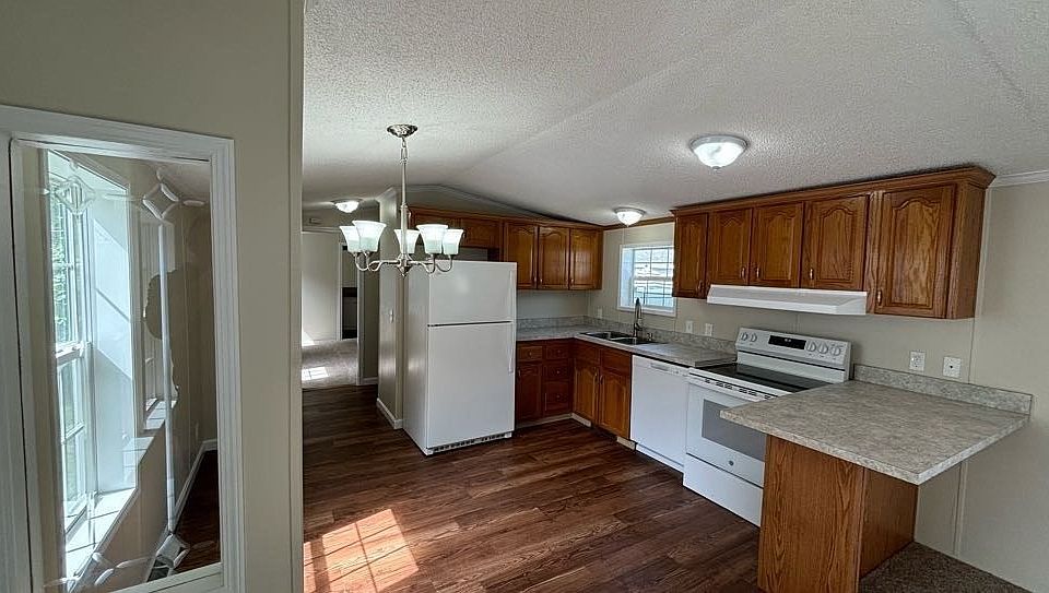 557 SW Cutoff #70, Auburn, MA 01501 | Zillow