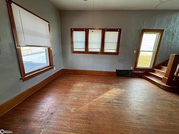 315 S Division St, Audubon, IA 50025 | MLS #6324299 | Zillow