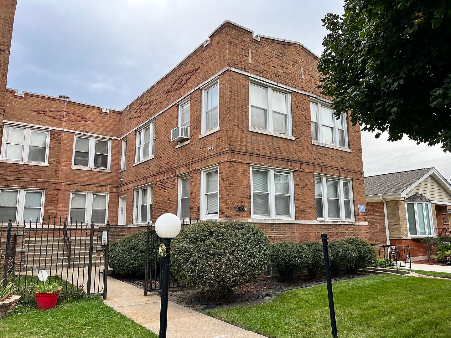 9726 S Prairie Ave, Chicago, IL 60628 | Zillow
