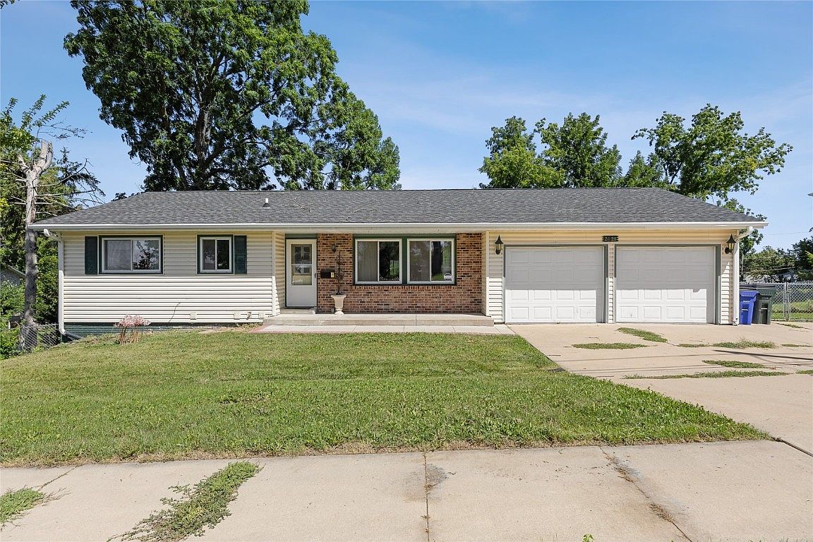 2628 12th Ave SW, Cedar Rapids, IA 52404 | Zillow