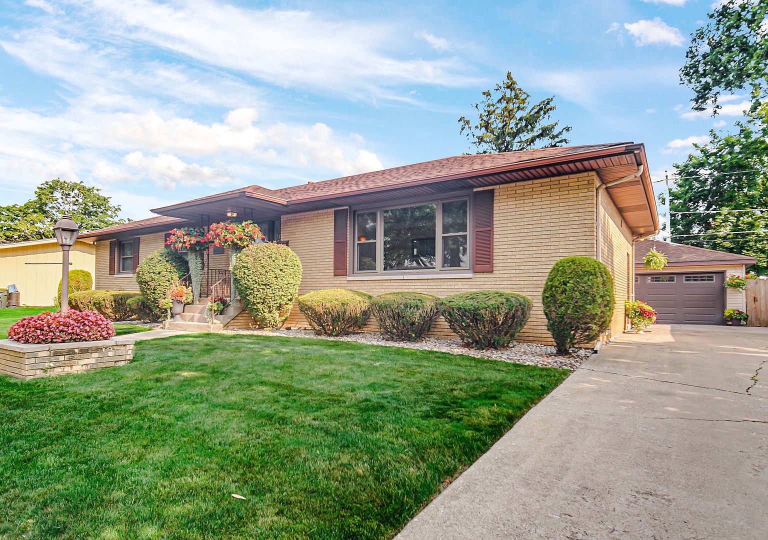 2296 185th Pl, Lansing, IL 60438 | Zillow