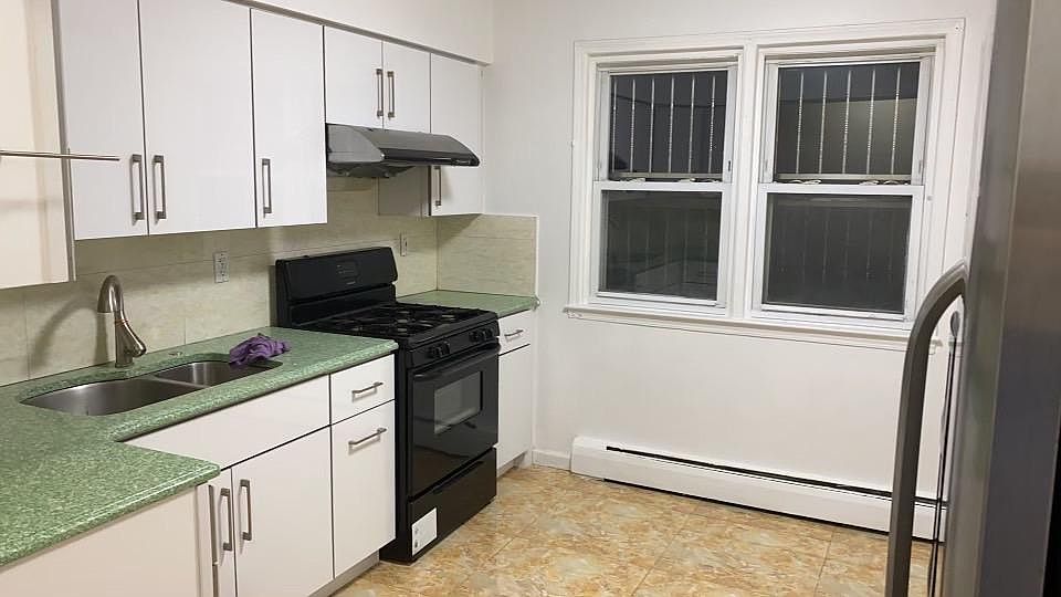 3183 140th St FLOOR 3, Flushing, NY 11354 | Zillow