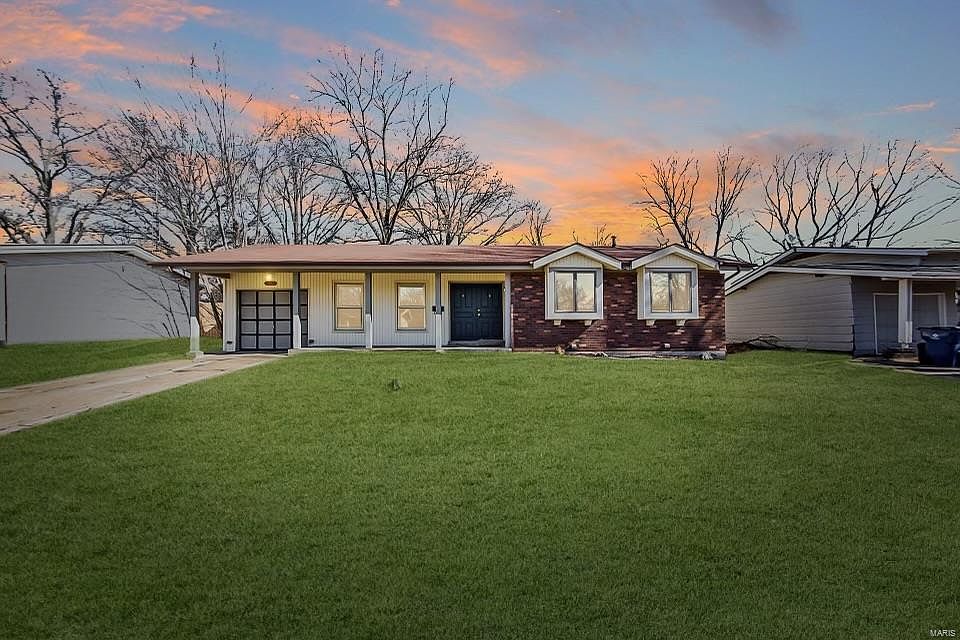 1387 Springhurst Dr, Florissant, MO 63031 | Zillow