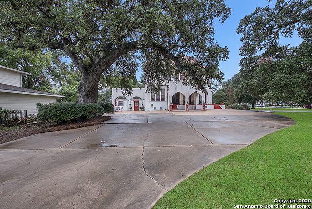 345 E Travis St, La Grange, TX 78945 | Zillow