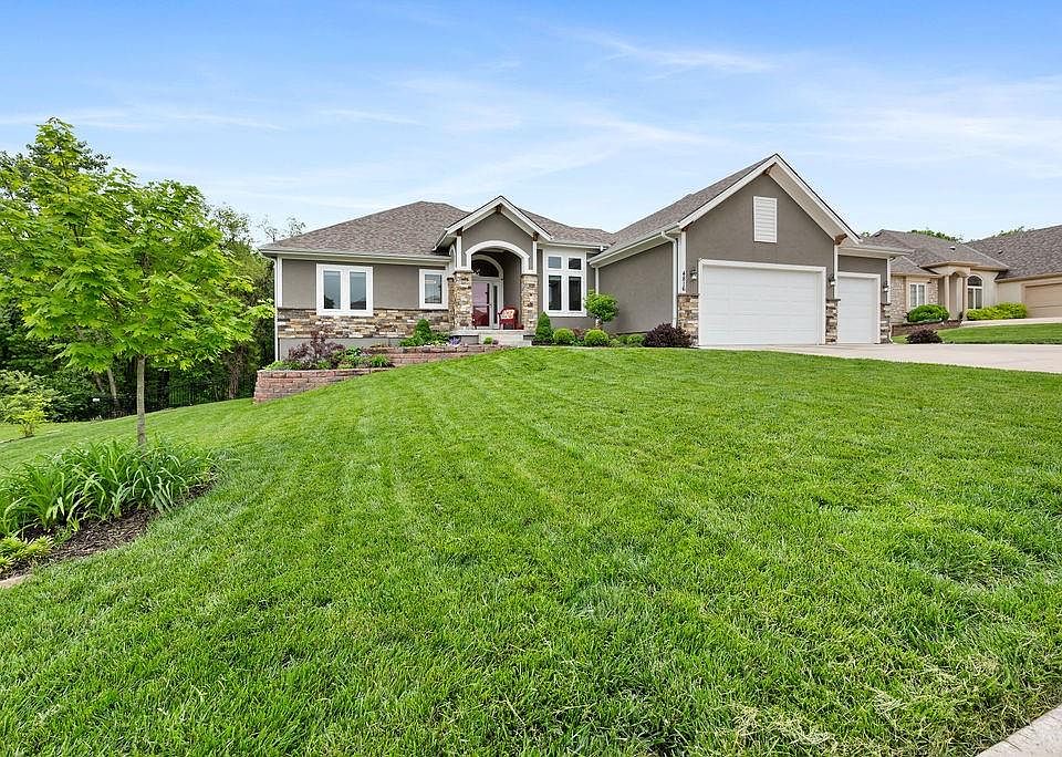 4816 SW Marguerite St, Blue Springs, MO 64015 | MLS #2485592 | Zillow