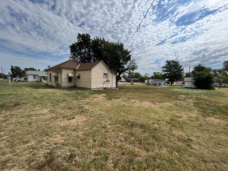 519 W 6th St, Kinsley, KS 67547 | Zillow