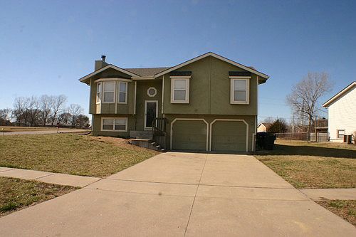 2617 SW Maxfield Rd, Topeka, KS 66614 | Zillow