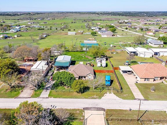 233 Brandon Dr, Weatherford, TX 76087 | MLS #20565474 | Zillow