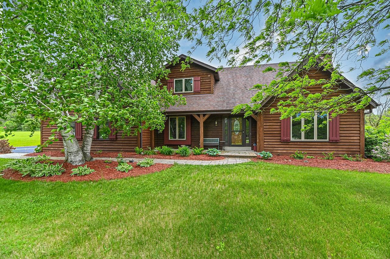 S47W35991 Meadows DRIVE, Dousman, WI 53118 | MLS #1876673 | Zillow